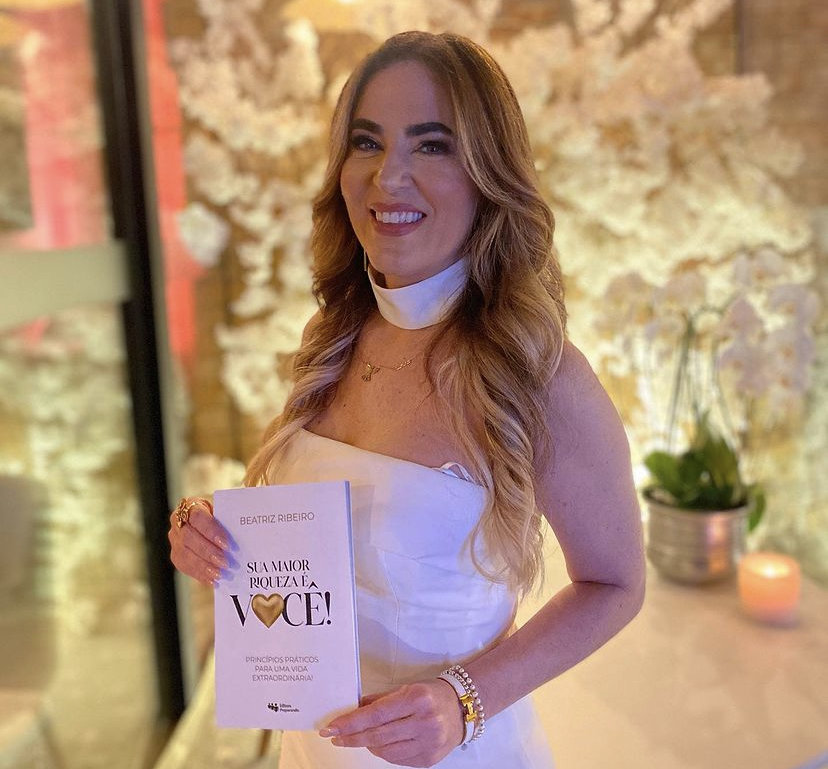 Em livro de estreia, Beatriz Ribeiro conta relatos pessoais e traz ...